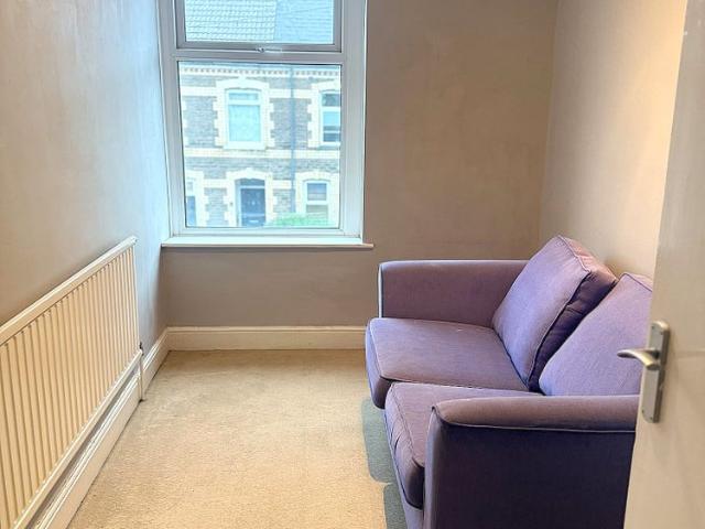£900 PCM, Two Bedroom First Floor Flat in Seymour Street, Splott, Cardiff, CF24 2NQ