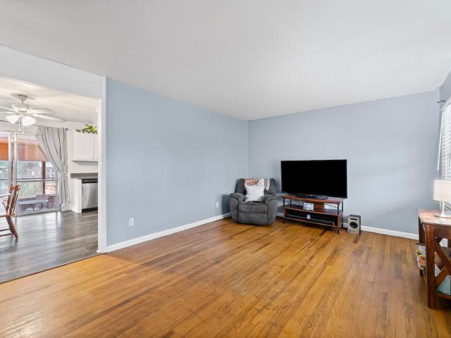 900 Pyle Ln