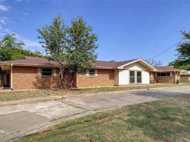 900 Roberts St, Bowie, TX 76230 | MLS #20771 | Compass