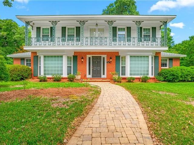 900 Regents Dr E, Mobile, AL 36609