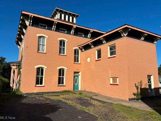 900 Ridge Avenue