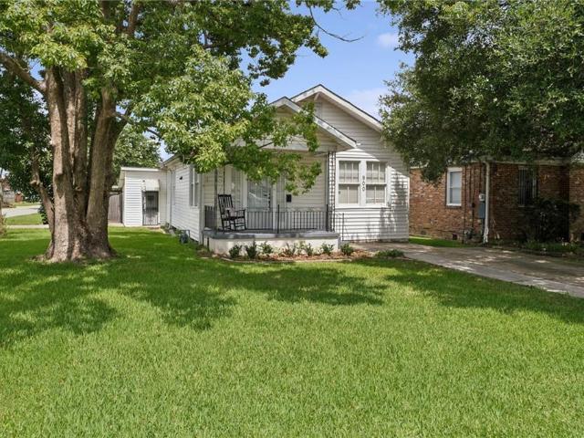 900 Ridgelake Drive