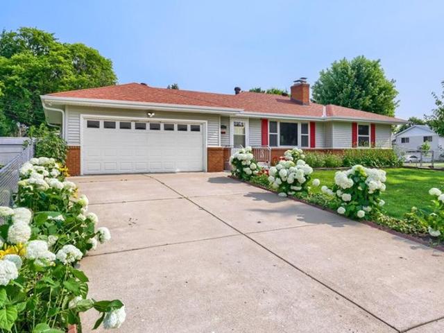 900 W 84th St, Bloomington, MN 55420