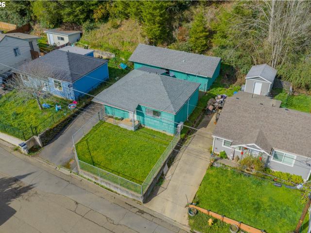 900 W 17TH ST