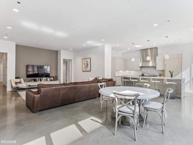900 W Washington Boulevard # 2E