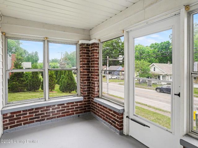 900 W Ashland Ave