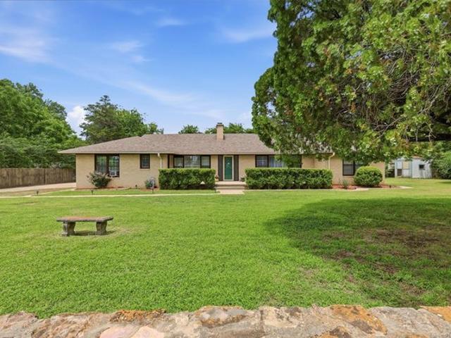 900 W Kings Rd, Ada, OK 74820