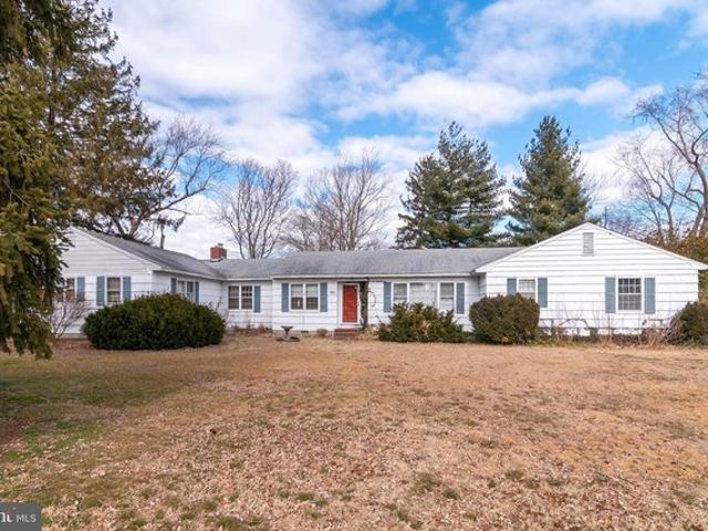 900 W Locust St, Seaford, DE 19973