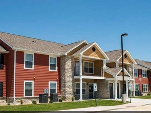 900 W Monroe St 4 beds, 1 full bath