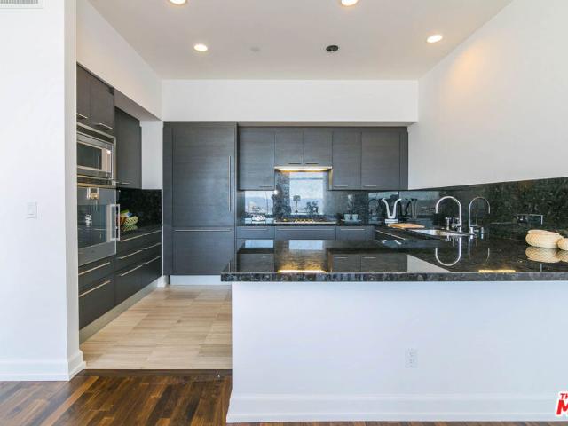 900 W Olympic Boulevard 28C