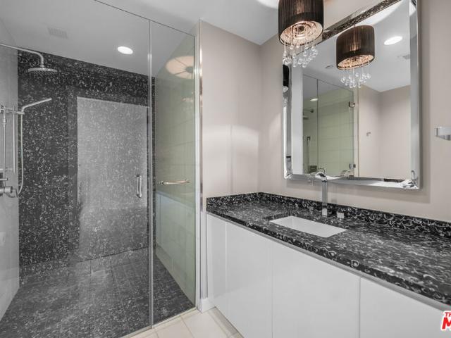 900 W Olympic Boulevard 36I