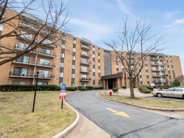900 W Sunset Dr, Unit 501, Glenwood, IL 60425 | MLS #12548 | Compass