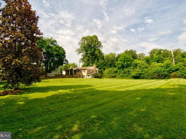 900 Walker Road