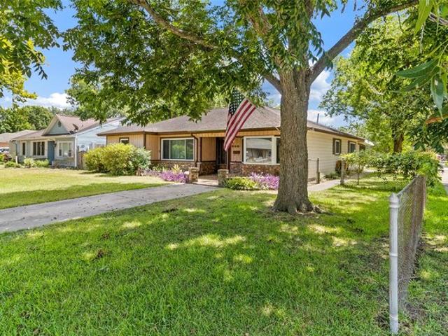 900 Wimberly St, Angleton, TX 77515