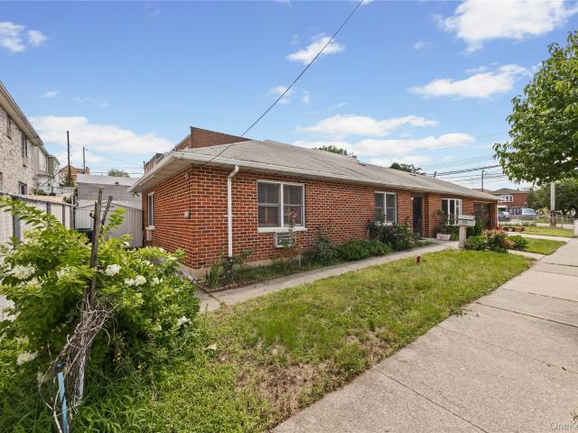 900 Vincent Avenue