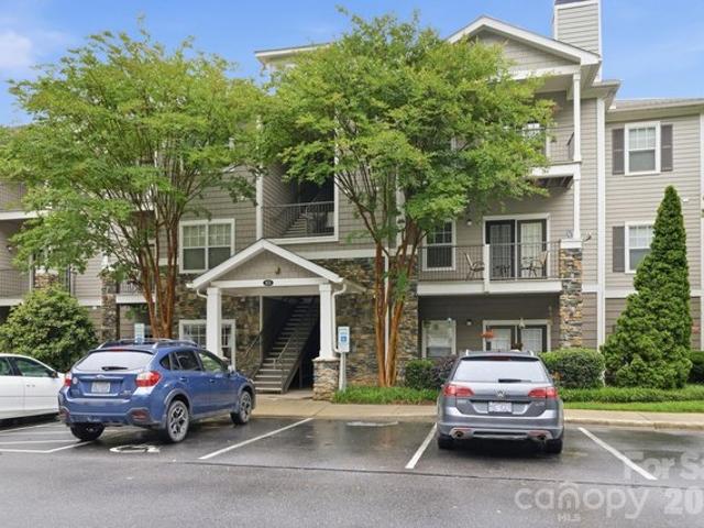 900 Vista Lake Dr Apt 102, Candler, NC 28715