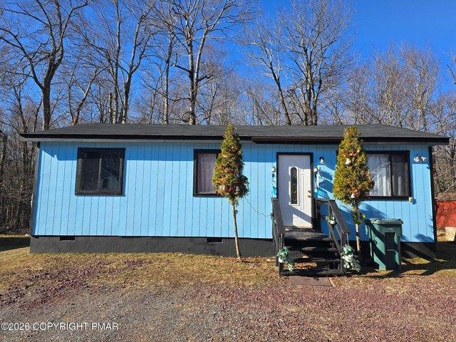 9014 Idlewild Dr, Tobyhanna, PA 18466