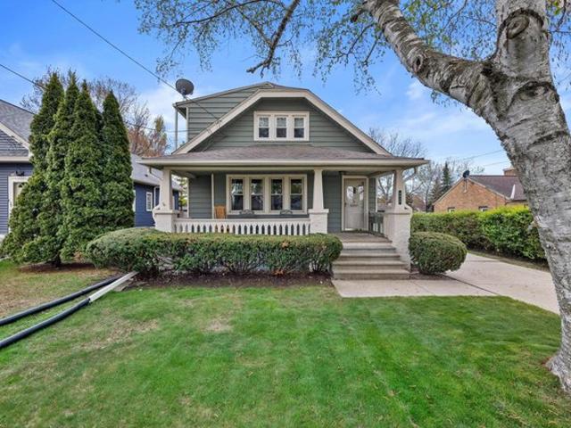 9015 W Cold Spring Rd, Greenfield, WI 53228
