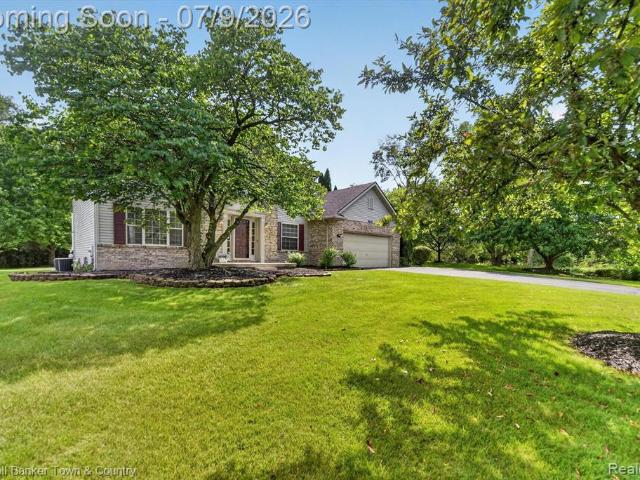 9016 Hyacinth Way