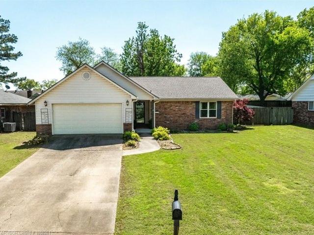 9016 Skypark Dr, Fort Smith, AR 72903