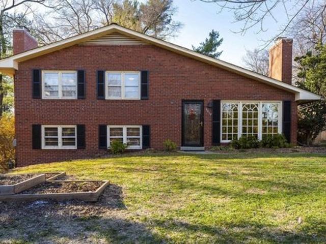 9016 Weir St, Manassas, VA 20110