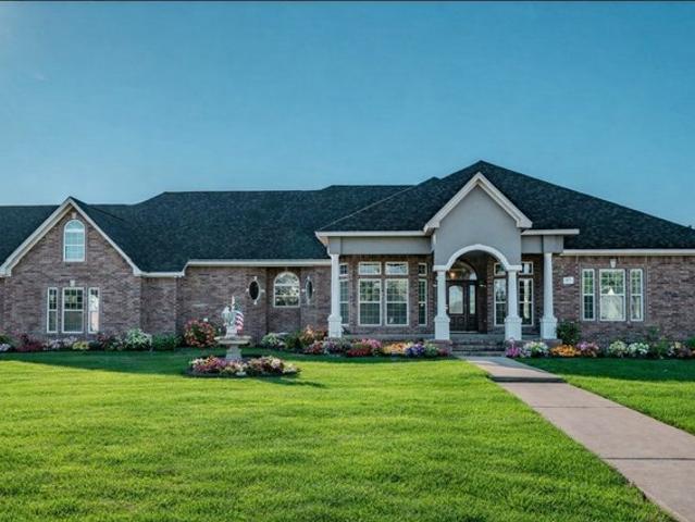 9018 Water Point Dr, Beach City, TX 77523