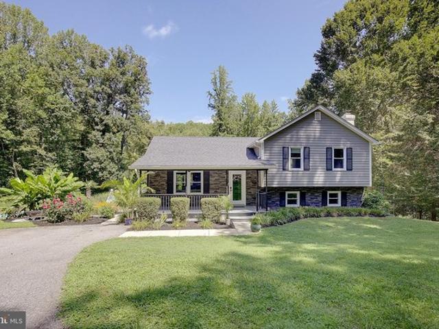 9010 Mary Ann Dr, Owings, MD 20736
