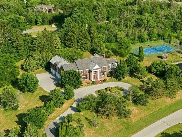 9010 N Upper River Ct, River Hills, WI 53217