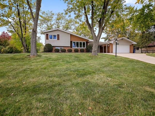9010 S 84th Ave, Hickory Hills, IL 60457