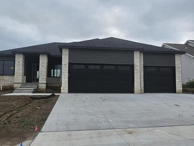9011 Castle Pine Dr, Lincoln, NE 68516