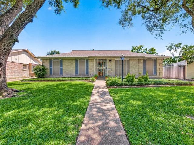 9011 Roos Rd, Houston, TX 77036