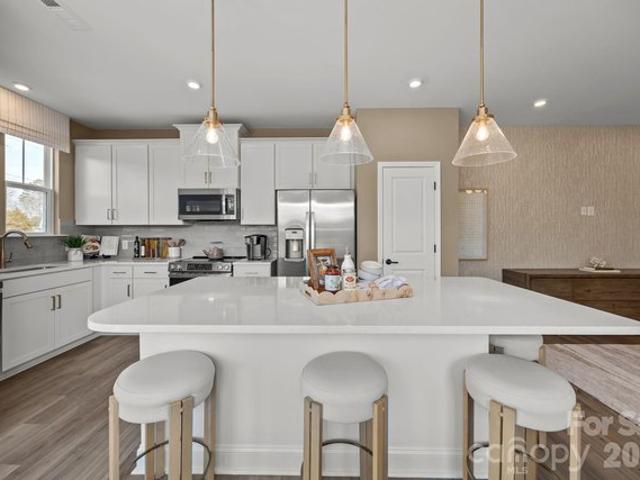 9012 Gulledge Ct, Charlotte, NC 28262