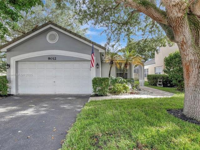 9012 Lake Park Cir S, Davie, FL 33328