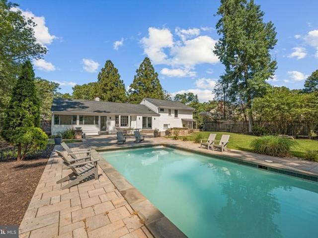 9013 Beatty Dr, Alexandria, VA 22308
