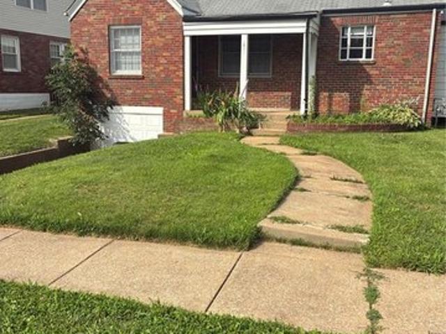9013 Pallardy Ln, Overland, MO 63114
