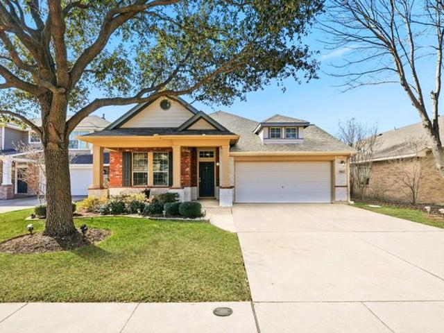 9013 Trail Blazer Dr, Fort Worth, TX 76131
