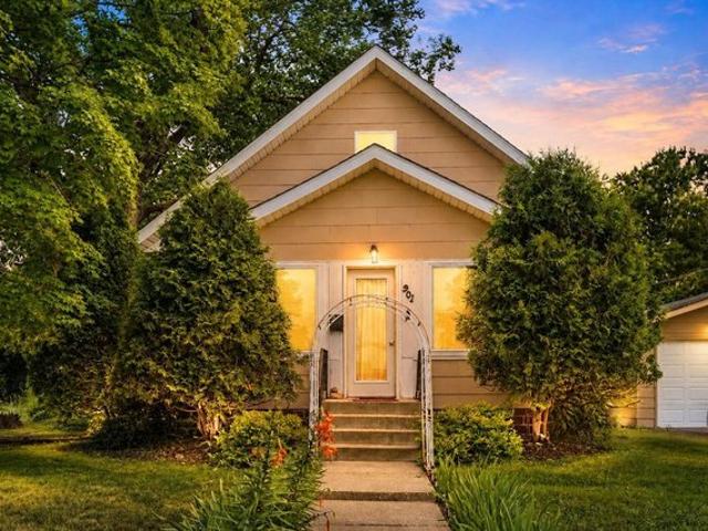 901 3rd St NW, Faribault, MN 55021