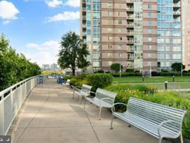 901 00 N Penn Street # R1605