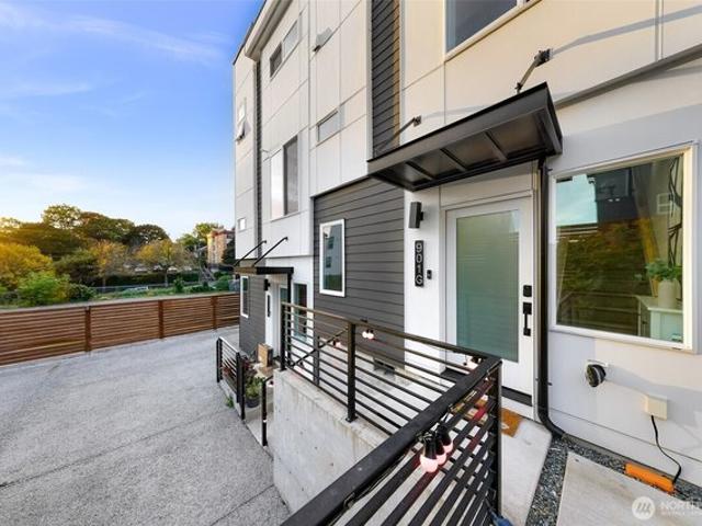 901 28th Ave S Unit G, Seattle, WA 98144