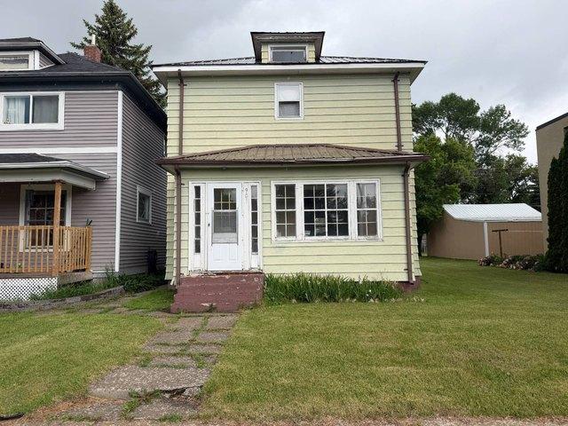 901 4th Ave NE, Devils Lake, ND 58301