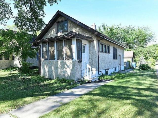 901 5th St S, Moorhead, MN 56560