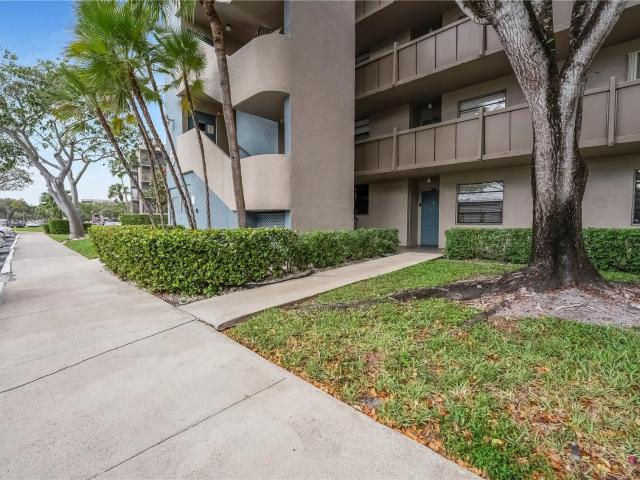 901 Colony Point Cir, Unit 123, Pembroke Pines, FL 33026 | MLS #F10550 | Compass