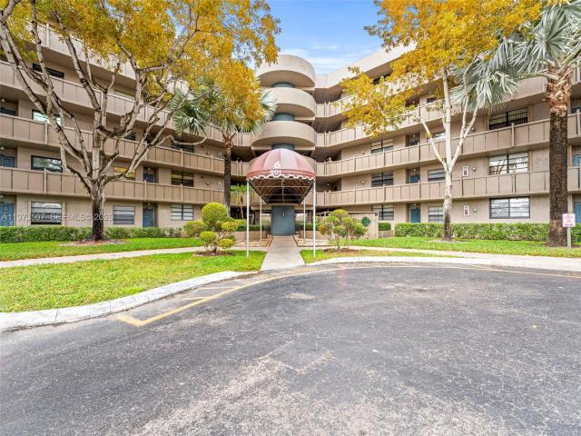 901 Colony Point Cir, Unit 304, Pembroke Pines, FL 33026 | MLS #A11973 | Compass