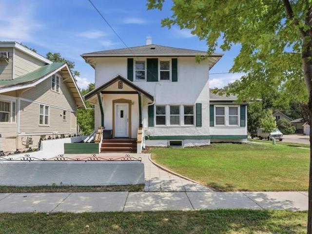 901 College St N, Fargo, ND 58102