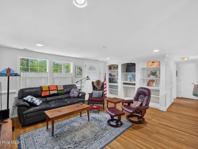 901 Cardinal Road