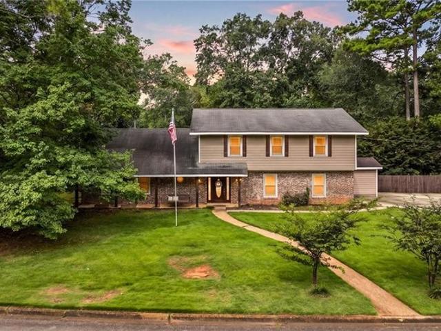 901 Cherokee Rd, Auburn, AL 36830