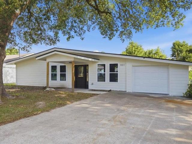 901 Cherryhill St, Lake Charles, LA 70607