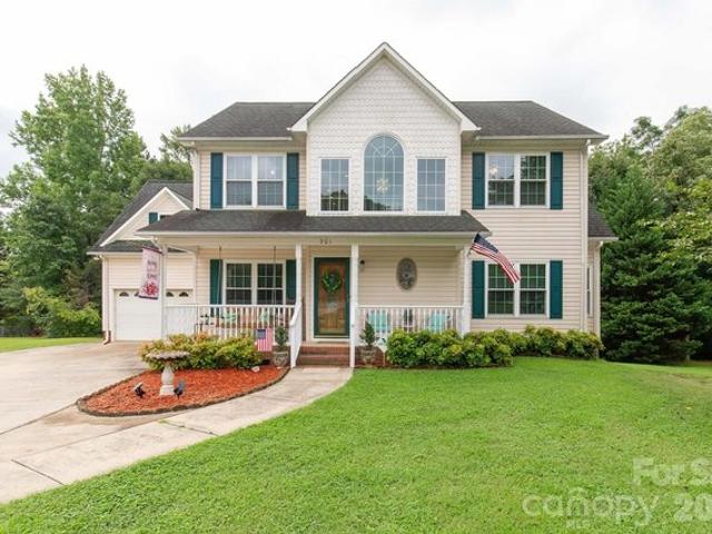 901 Clover Park Dr, Clover, SC 29710