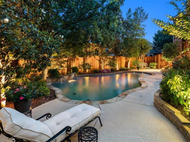 901 Crestmoor Drive
