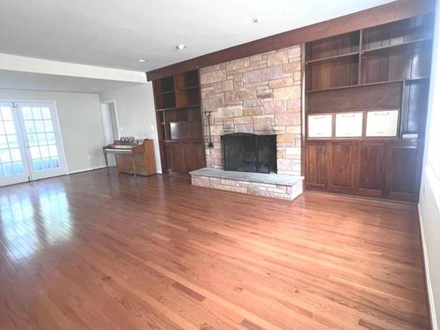 901 Brentwood Lane